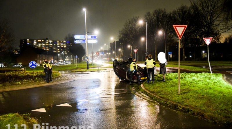 Auto eindigt op dak |Groene Kruisweg Hoogvliet – 112-Rijnmond